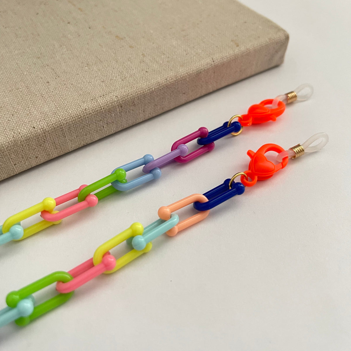 Cuelga Gafas Rainbow – Amada Accesorios